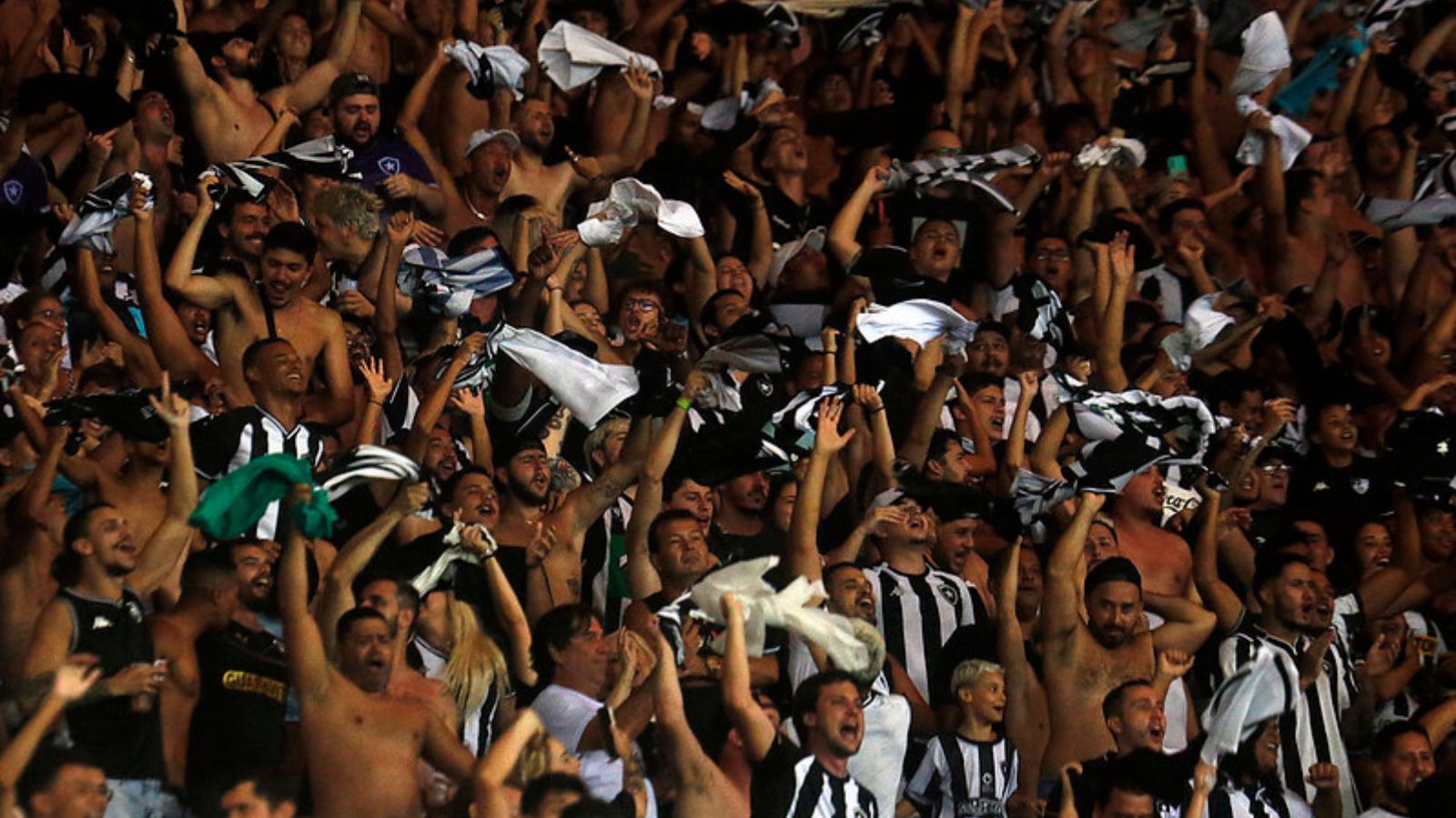 Torcida do Botafogo garante novo recorde